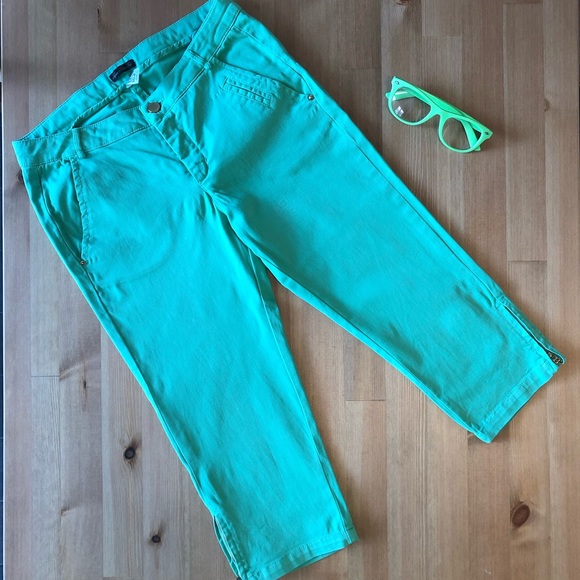 Zara | Matching Sets | Zara White Top And Green Capris Matching Set ...